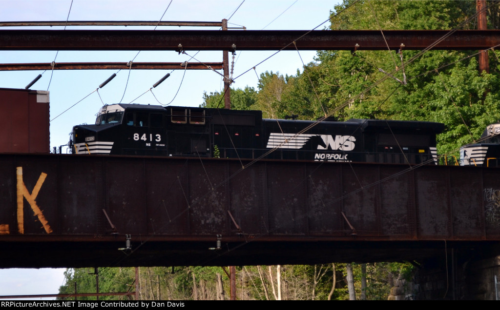 NS C40-8W 8413 (ex con) trails on 14G